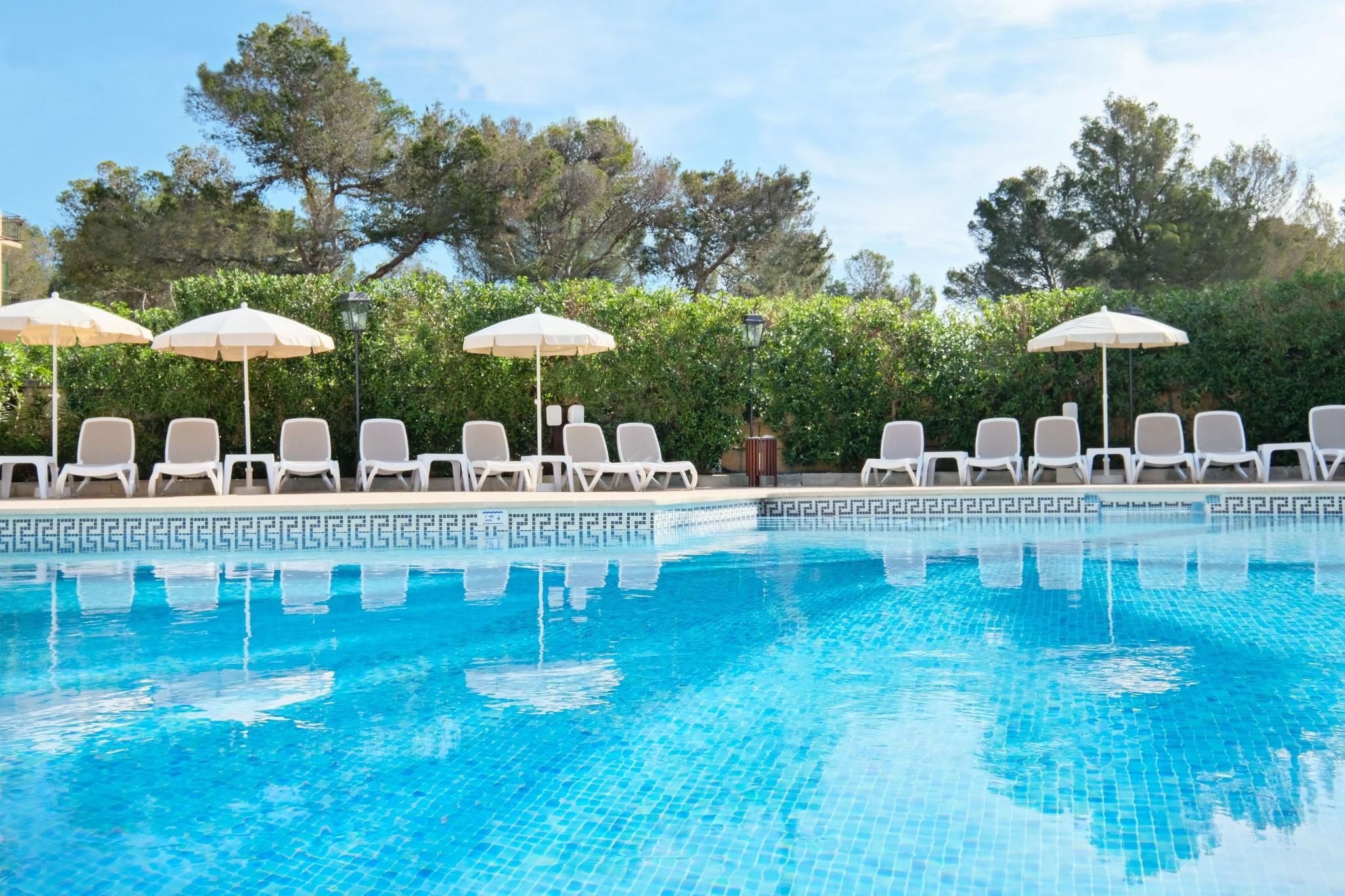 Azuline Hotel Bahamas - El Arenal Hotels in Majorca | Mercury Holidays